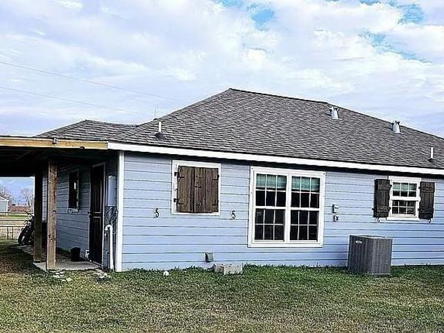 98 Dog Fish Dr, Palacios, TX 77465 | MLS #54161