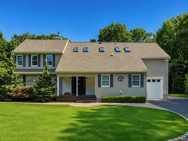 98 Echo Ave, Miller Place, NY 11764