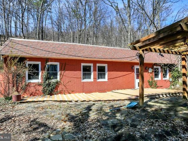 98 Fallen Cabin Ln, Landisburg, PA 17040