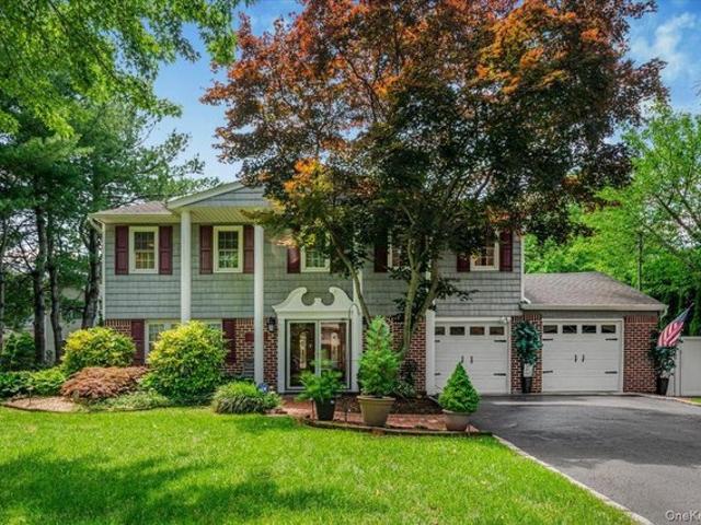 98 Florida Ave, Commack, NY 11725