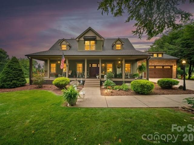 98 Garden Ln, Canton, NC 28716