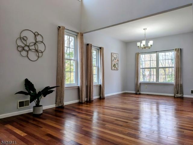 98 Harvard Cir