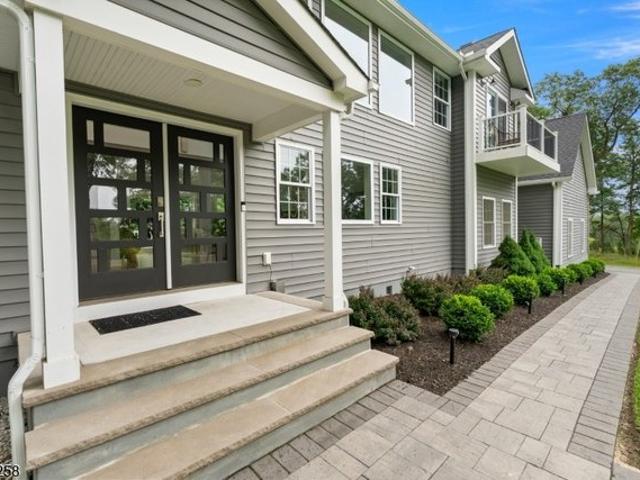 98 King George Rd, Warren Twp, NJ 07059