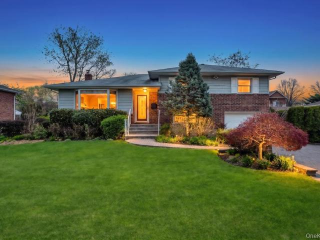 98 Larch Dr, New Hyde Park, NY 11040 | MLS #981782