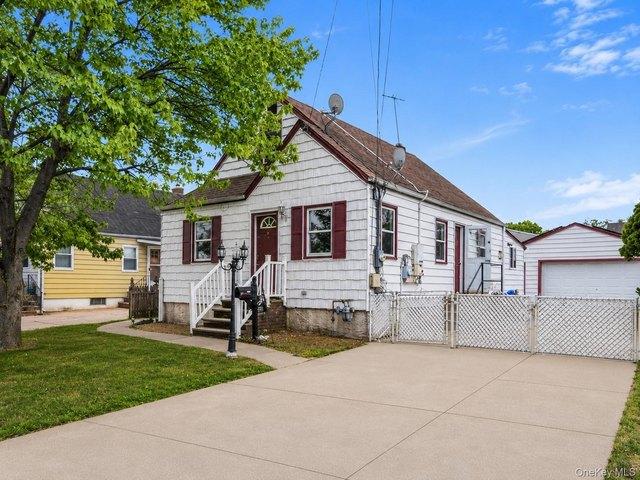 98 Lincoln St, Elmont, NY 11003