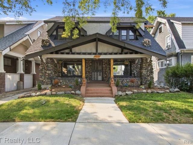 98 Massachusetts St, Highland Park, MI 48203