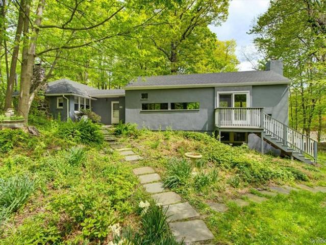 98 Mount Airy Rd S, Croton On Hudson, NY 10520