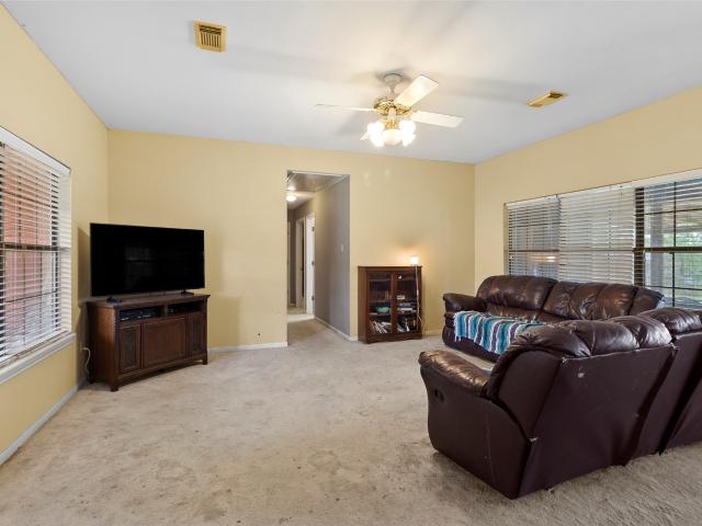 98 N Lakeside Dr, Huntsville, TX 77320 | MLS #14716