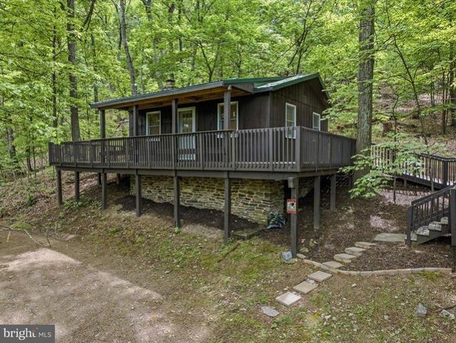 98 Ore Trl, Berkeley Springs, WV 25411
