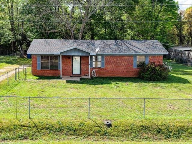 98 Poplar St, Grove Hill, AL 36451