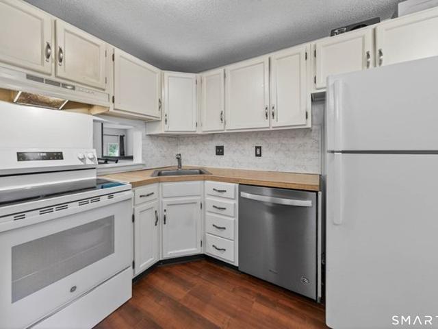 98 Rising Trail Dr Unit 98, Middletown, CT 06457