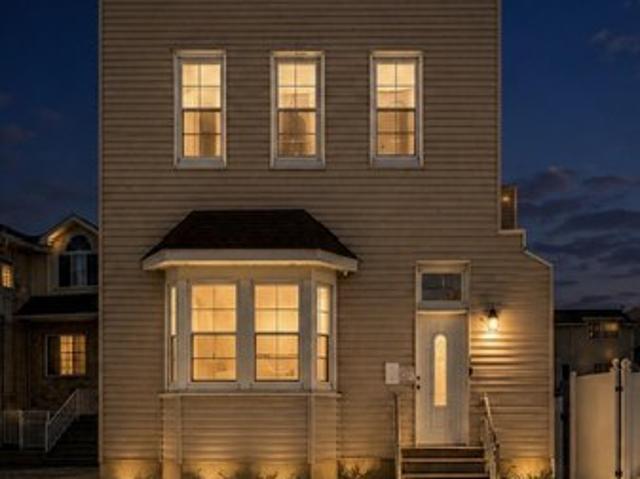 98 Robin Rd, Staten Island, NY 10305
