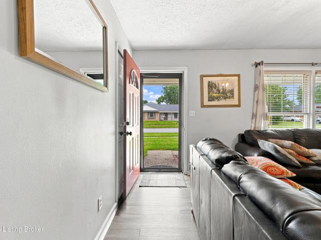 9904 Phoenix Trail