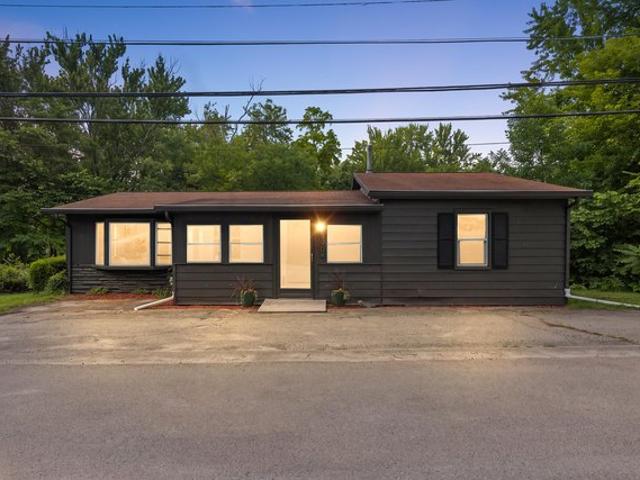 9904 Portage Lake Ave, Pinckney, MI 48169