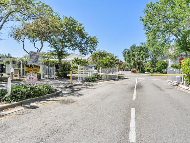 9905 NW 57th Mnr, Coral Springs, FL 33076