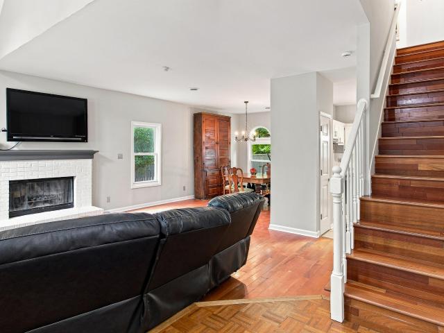 9905 Crestline Drive