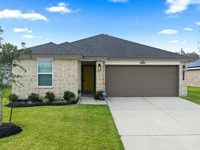 9907 Palm Royal Dr, Baytown, TX 77521