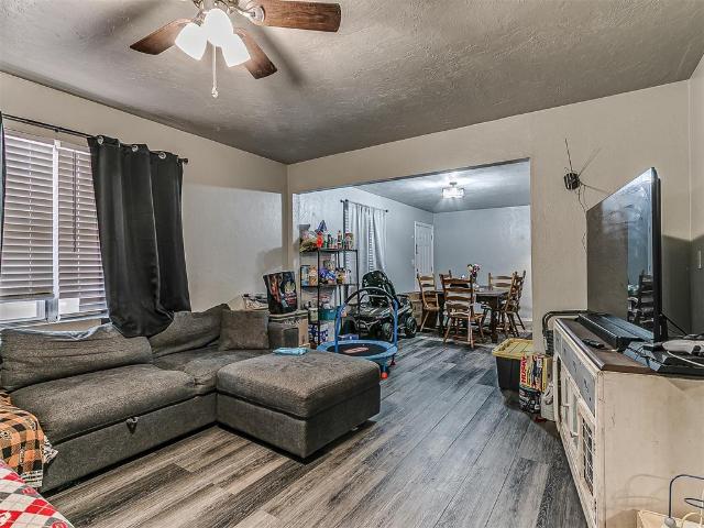 990936 S Candlewood Lane