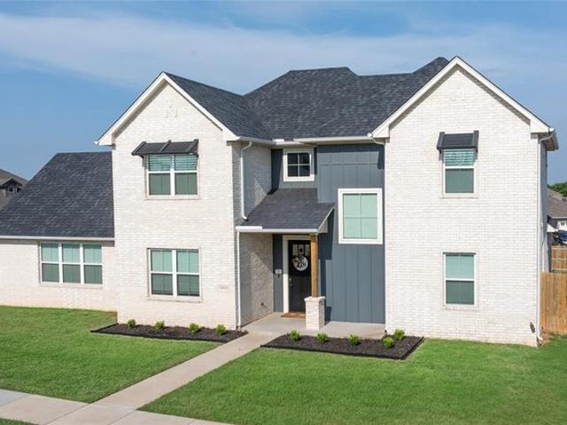 9909 Glover River Dr, Yukon, OK 73099