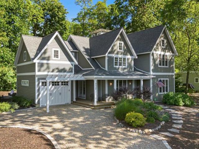 9900 Cottage Ln, Union Pier, MI 49129