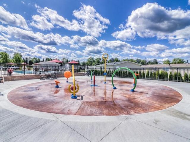 9900 Townsquare Blvd, Fenton, MI 48430