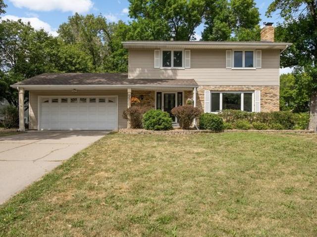 9900 41st Ave N, Plymouth, MN 55441