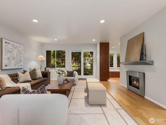 9901 NE 4th St Apt 1, Bellevue, WA 98004