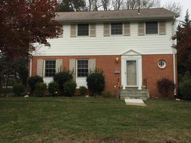 9901 Fernwood Rd, Bethesda, MD 20817