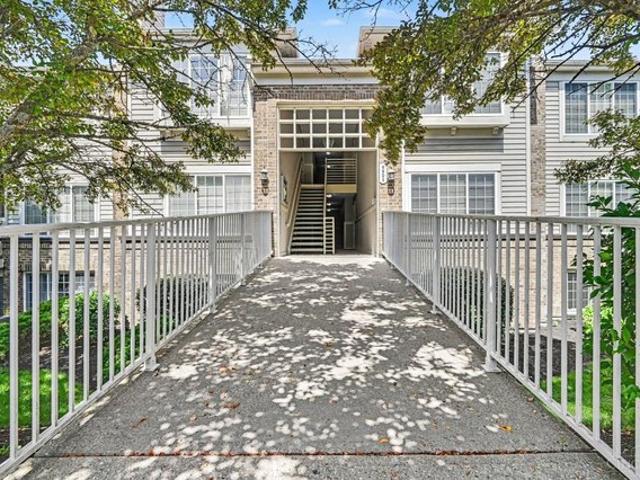 9901 Regatta Dr Unit 105, Cincinnati, OH 45252