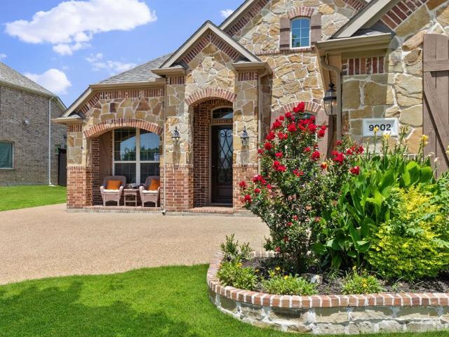 9902 Clubhouse Circle