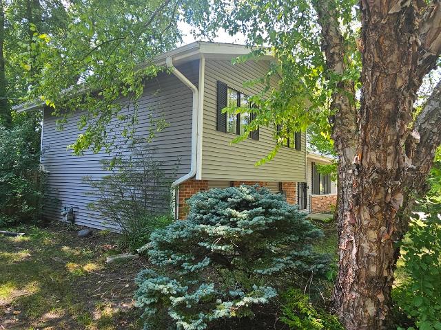 990 Camelot Drive