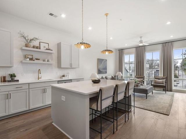 990 Bibbs Cir NW Unit 7, Atlanta, GA 30318