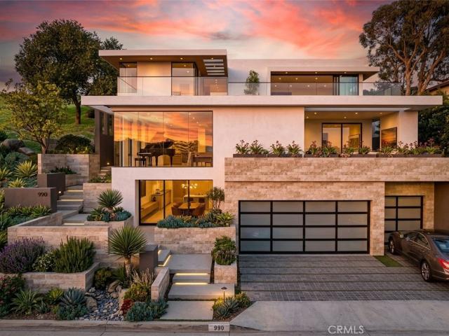 990 Hillcrest Drive