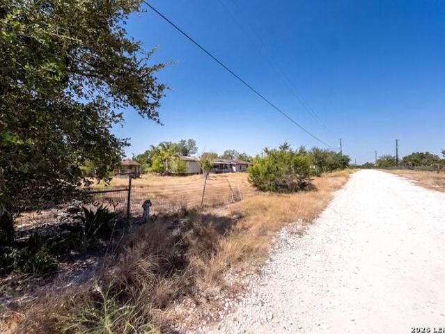 990 Hillcrest Trl