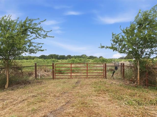 990 Lcr 610, Mart, TX 76664
