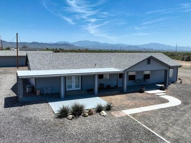 990 S La Osa Rd, Golden Valley, AZ 86413