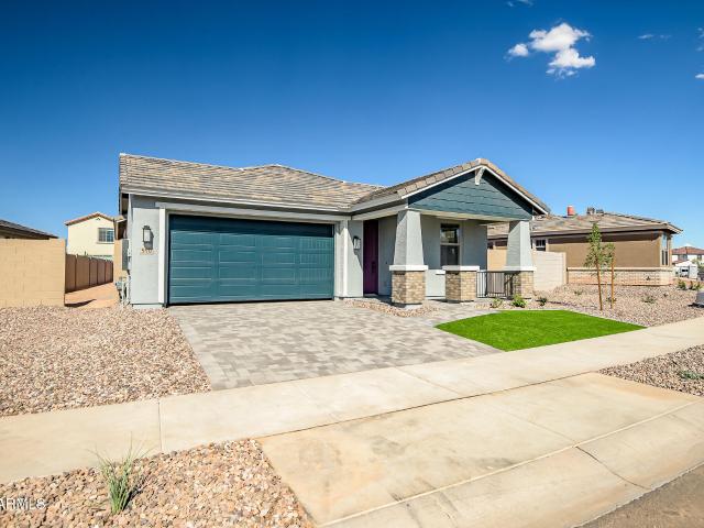 990 W Finch Drive
