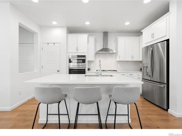 9915 Matchless Street