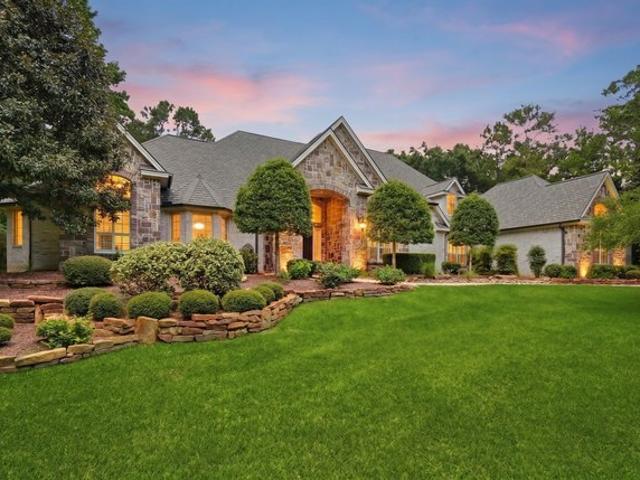 9915 Crestwater Cir, Magnolia, TX 77354