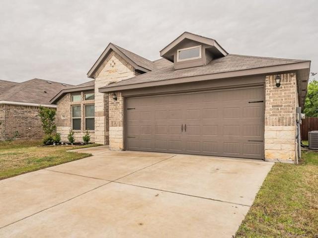 9916 Mescalbean Blvd, Fort Worth, TX 76036