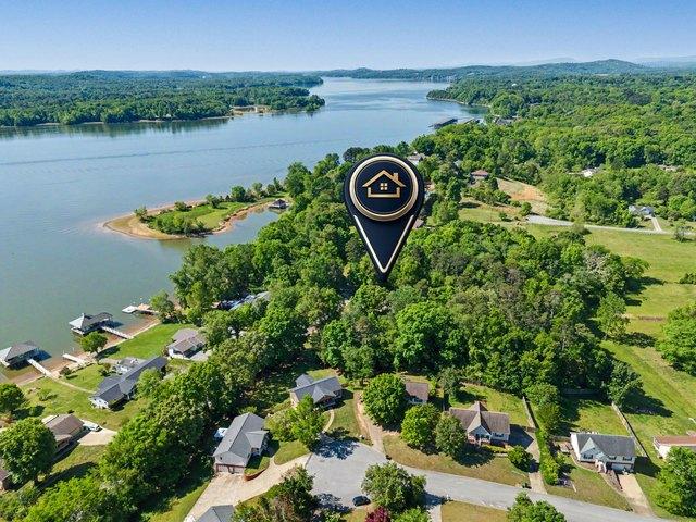 9917 Shore Dr, Soddy Daisy, TN 37379