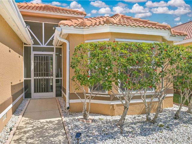 9918 Las Casas Dr, Fort Myers, FL 33919 | MLS #2026010