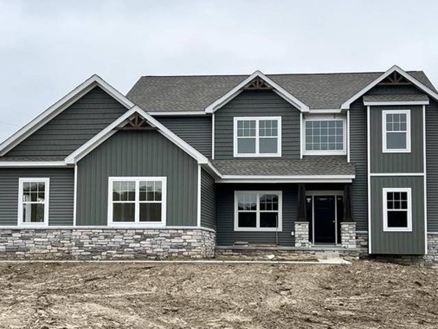 9919 White Tail Dr, Saline, MI 48176