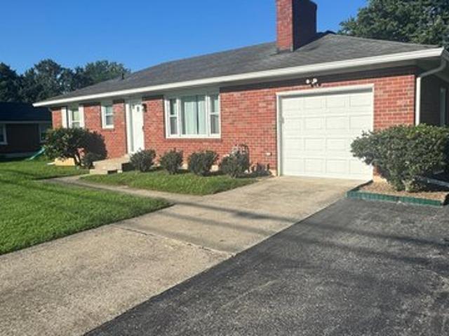 9910 Stonestreet Rd, Louisville, KY 40272