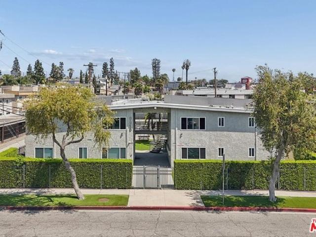 9910 S Village Dr, Inglewood, CA 90305
