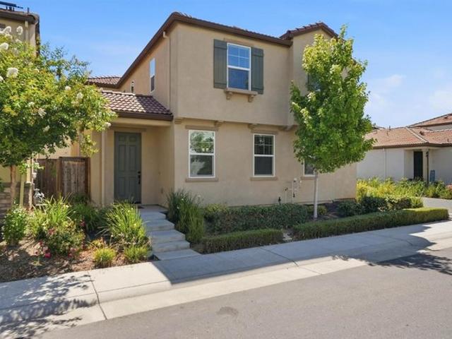 9911 Del Surf Ln, Elk Grove, CA 95757