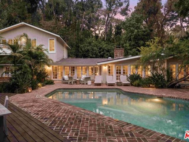 9911 Tower Ln, Los Angeles, CA 90210