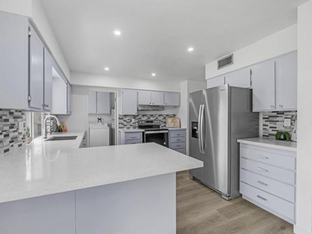 9911 W Pleasant Valley Rd, Sun City, AZ 85351