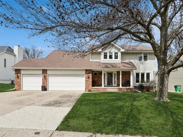 9913 Alpine Dr, Urbandale, IA 50322