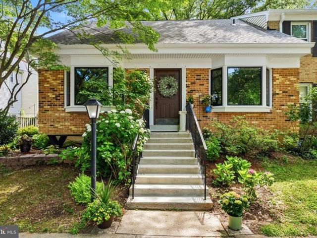 9913 Kingsbridge Dr, Fairfax, VA 22031